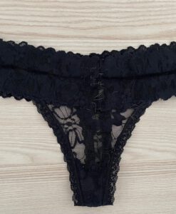 Strings / Gedragen door de leukste meiden van Nederland en België.